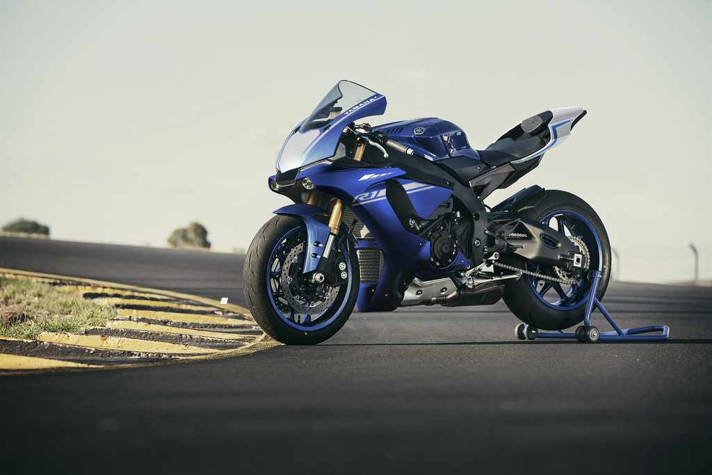 ⭐️ Yamaha YZF-R1 2018 Precio, Ficha Tecnica, Opiniones y Prueba