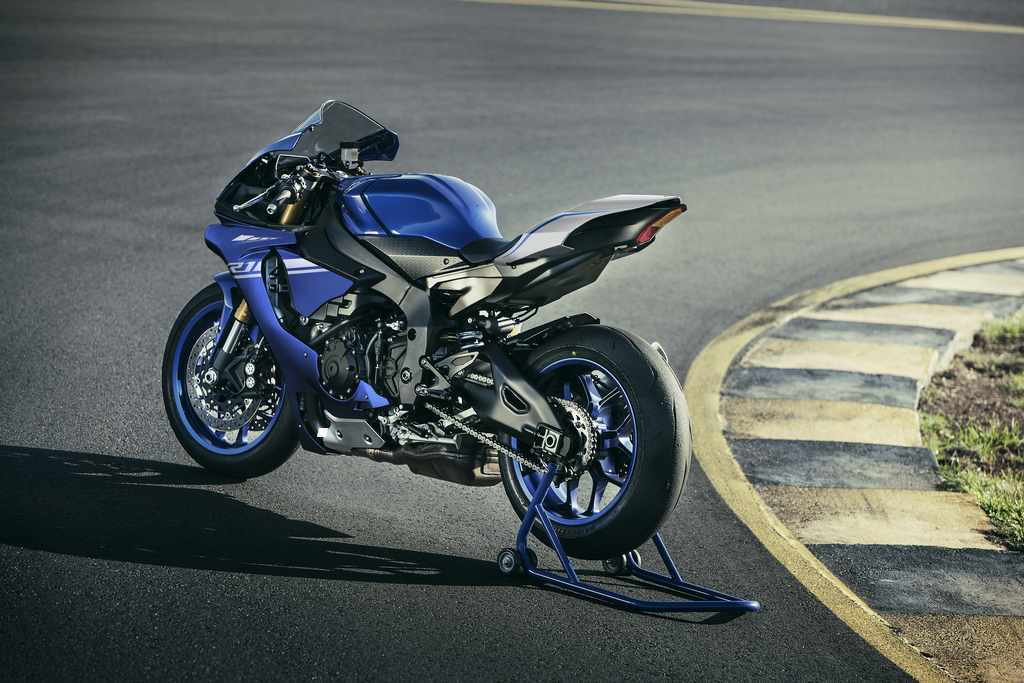 ⭐️ Yamaha YZF-R1 2018 Precio, Ficha Tecnica, Opiniones y Prueba