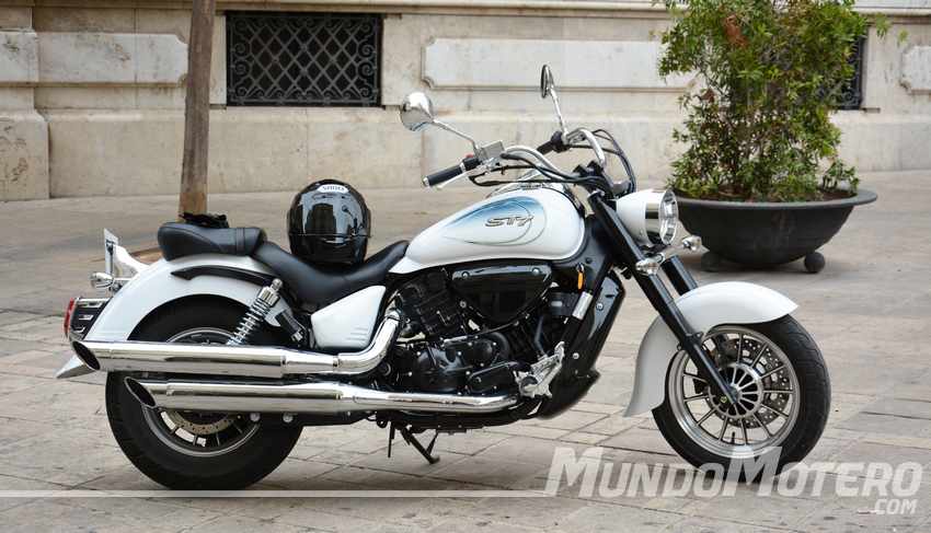 Prueba Hyosung ST7 - Moto custom barata y eficiente