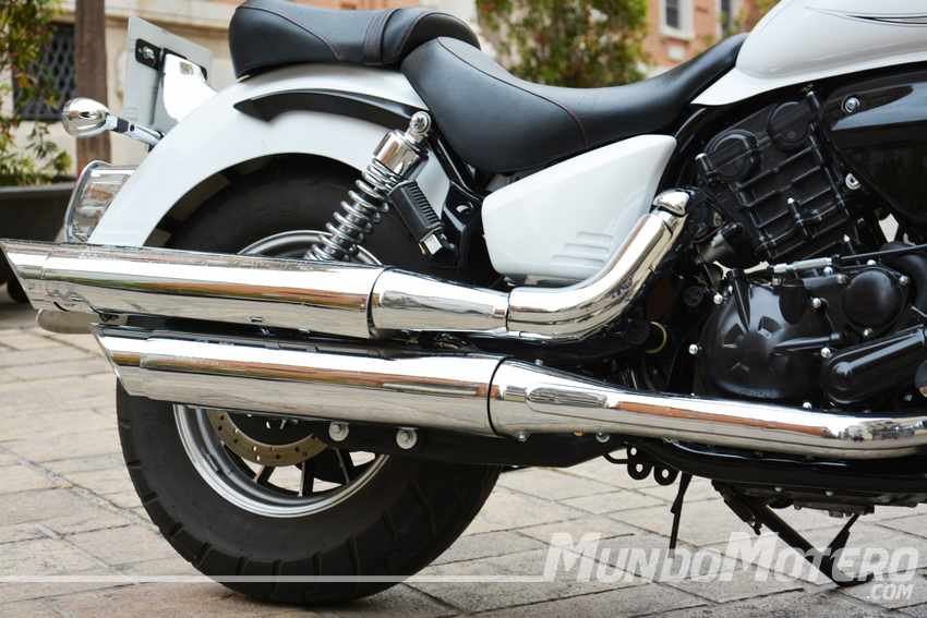 Prueba Hyosung ST7 - Moto custom barata y eficiente