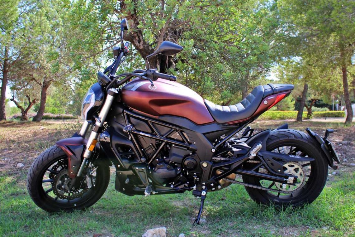 Benelli 502C 2022 Prueba, Precio y Ficha Técnica