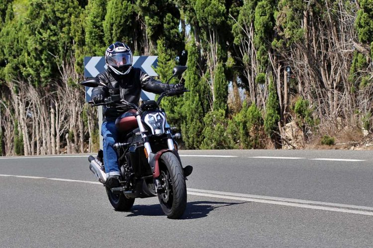 Benelli 502C 2022 Prueba, Precio y Ficha Técnica