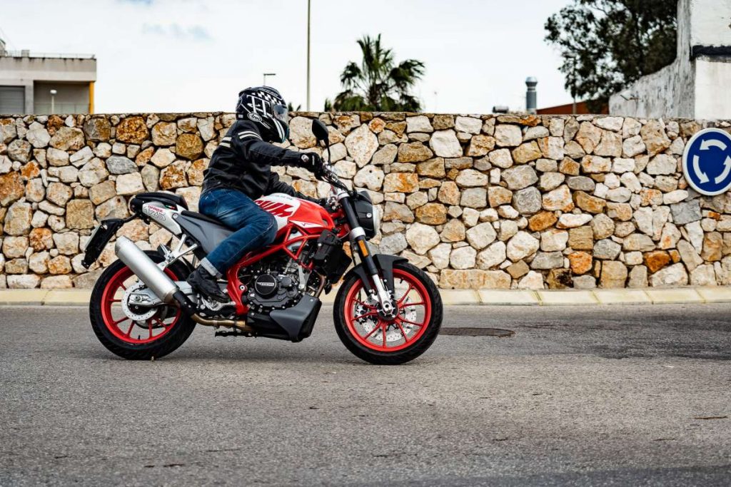 SWM Varez 125 2022 Prueba, Precio, Ficha Técnica y Características