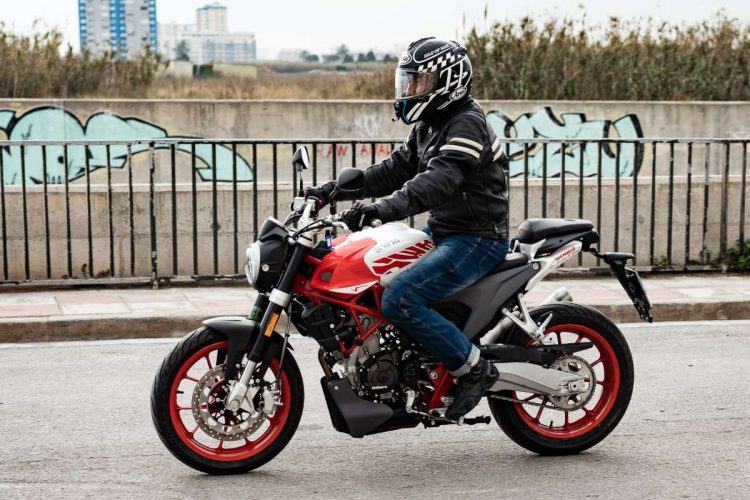 SWM Varez 125 2022 Prueba, Precio, Ficha Técnica y Características