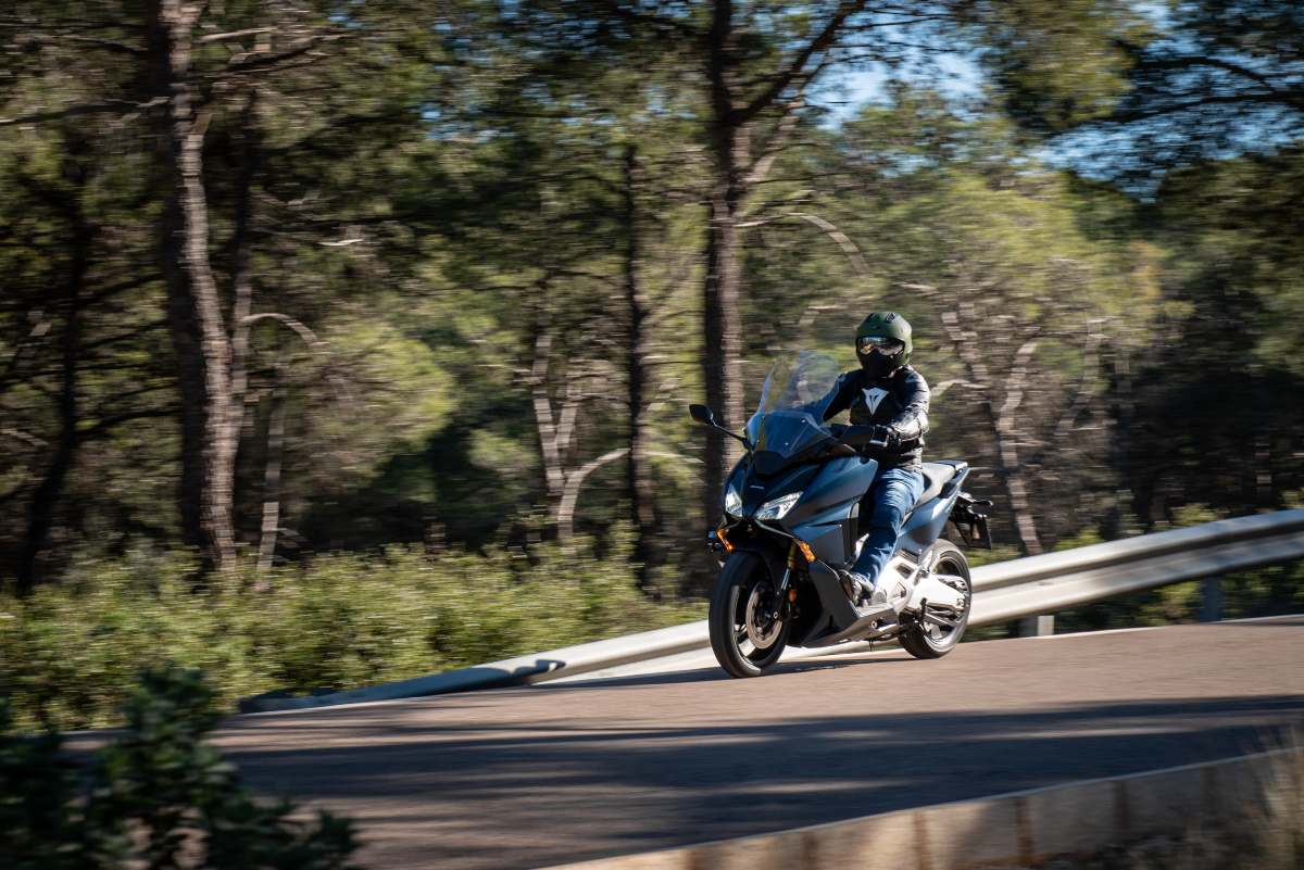 Honda Forza 750 Prueba, Precio y Ficha Técnica | MundoMotero.com