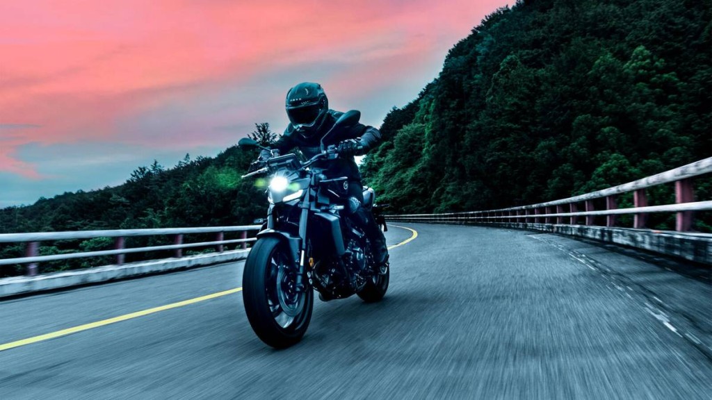 Yamaha MT-09 / SP 2025 Prueba, Precio y Ficha Técnica | MundoMotero.com