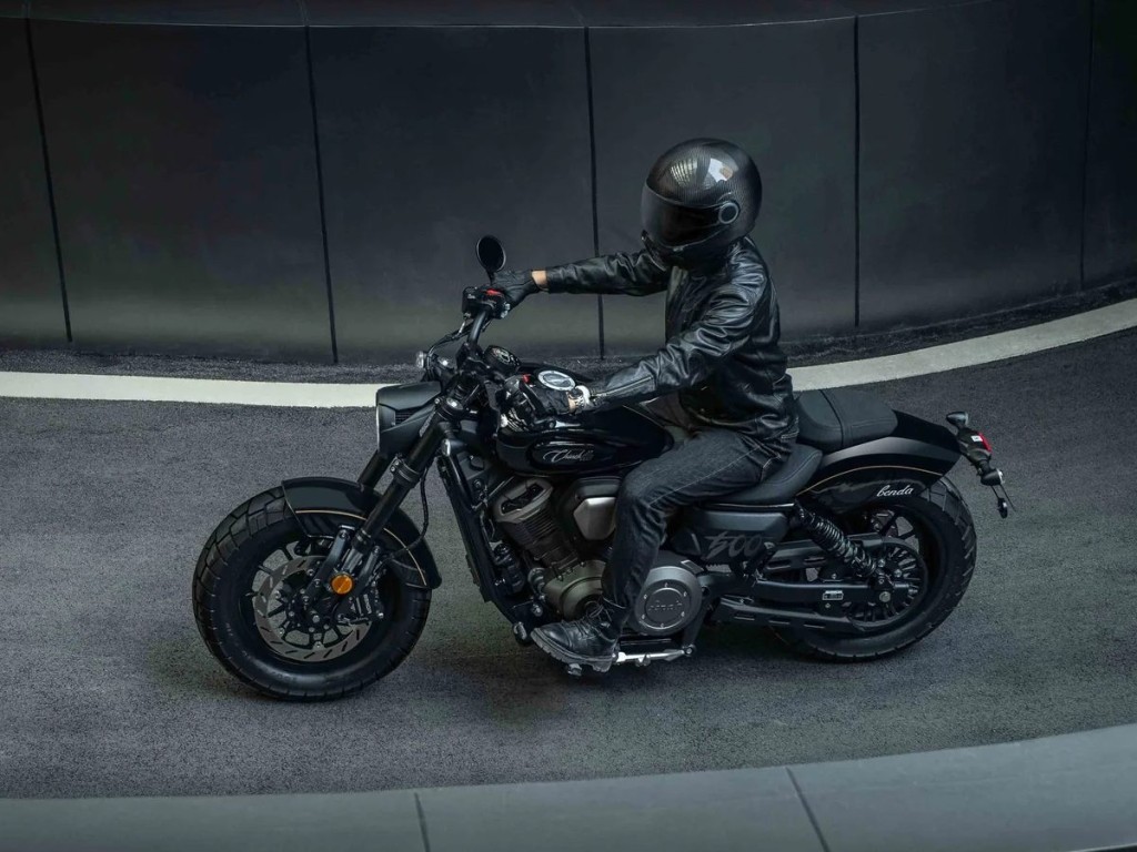 BENDA Chinchilla 500 2025 Precio, Ficha Técnica | MundoMotero.com