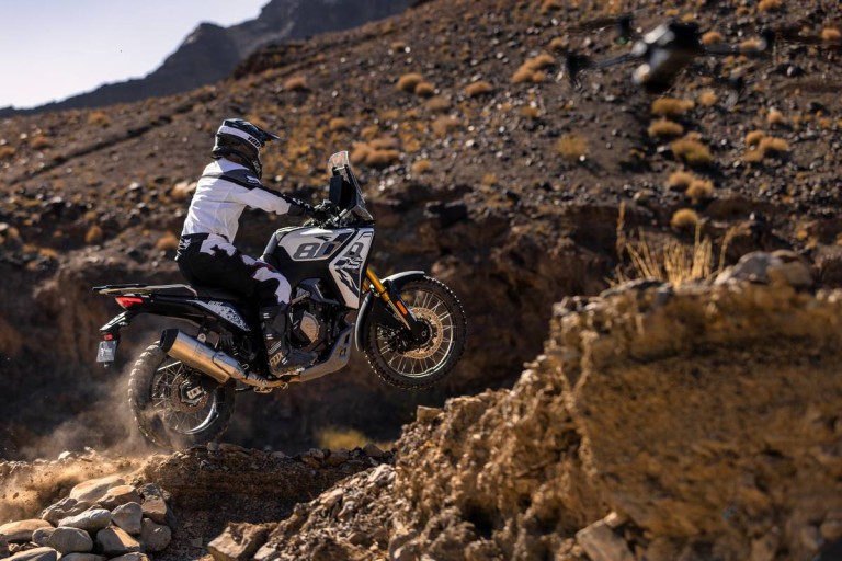 VOGE DS800 Rally 2025 Prueba, Precio y Ficha Técnica | MundoMotero.com